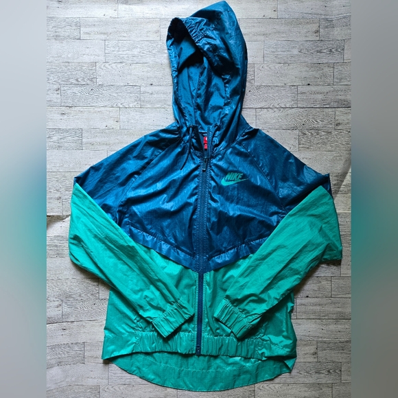 Nike | Jackets & Coats | Nike Sportswear Womens Windrunner Track Jacket ...